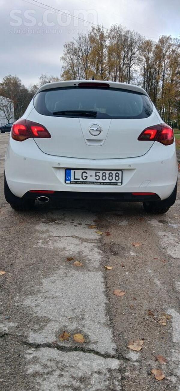 Balts Opel Astra 2010 Aizkraukle, ar dzinēja tilpumu 2.00 L un nobraukumu 209 tūkst. km par 3950 €, foto 8 vietnē AUTOMOTO.COM.LV