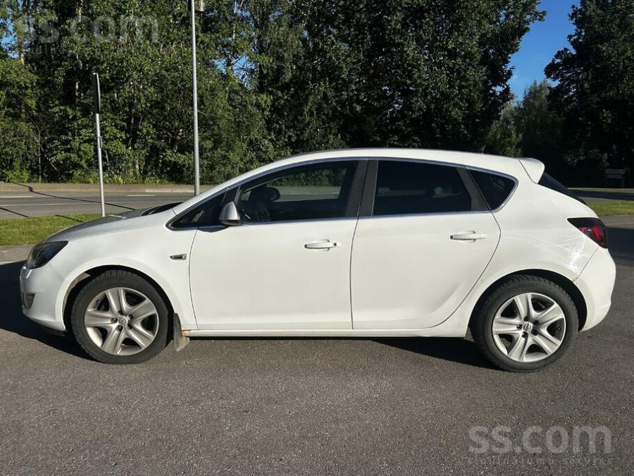 Balts Opel Astra 2011 Ogre, ar dzinēja tilpumu 2.00 L un nobraukumu 217 tūkst. km par 4400 €, foto 1 vietnē AUTOMOTO.COM.LV