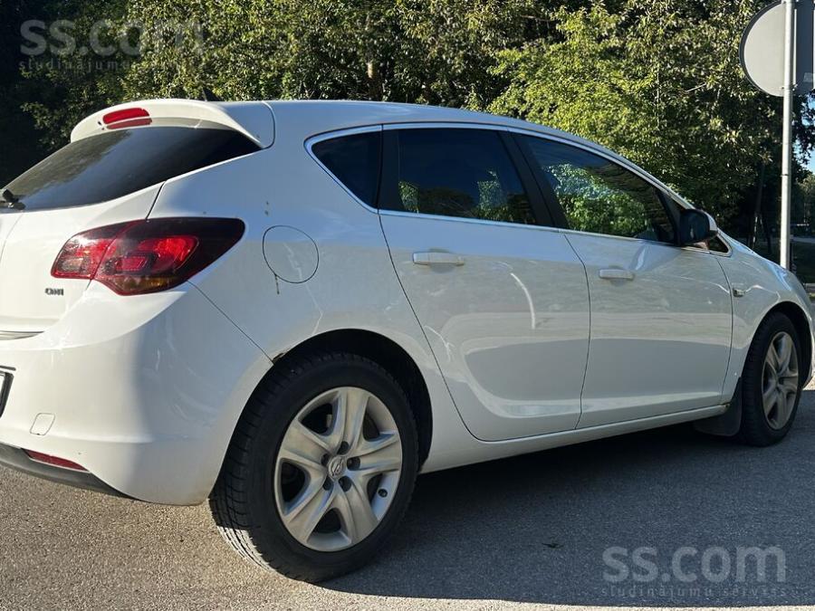 Balts Opel Astra 2011 Ogre, ar dzinēja tilpumu 2.00 L un nobraukumu 217 tūkst. km par 4400 €, foto 4 vietnē AUTOMOTO.COM.LV