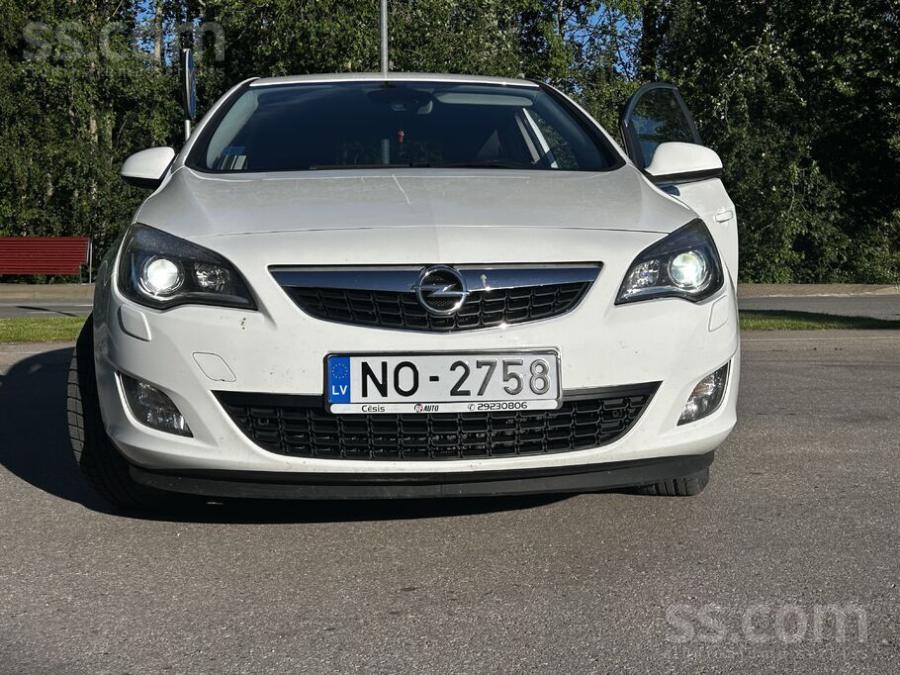 Balts Opel Astra 2011 Ogre, ar dzinēja tilpumu 2.00 L un nobraukumu 217 tūkst. km par 4400 €, foto 8 vietnē AUTOMOTO.COM.LV