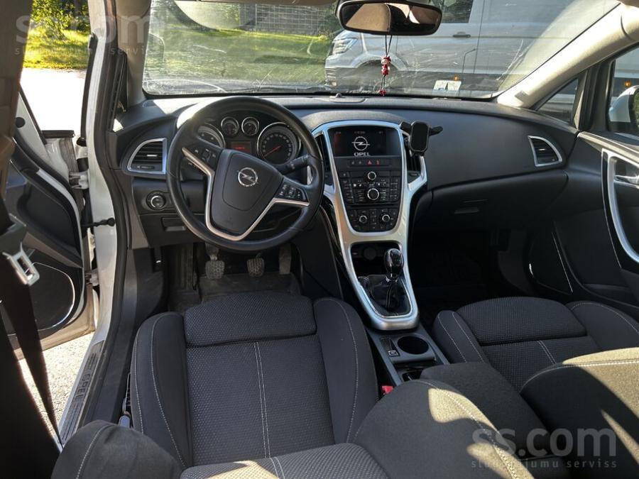 Balts Opel Astra 2011 Ogre, ar dzinēja tilpumu 2.00 L un nobraukumu 217 tūkst. km par 4400 €, foto 13 vietnē AUTOMOTO.COM.LV