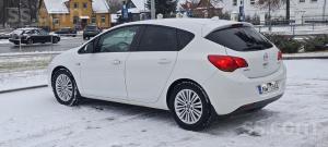 White Opel Astra 2011 in Jekabpils, with an engine capacity of 1.70 L and mileage of 324 thousand km for 4800 €, photo 3 on AUTOMOTO.COM.LV