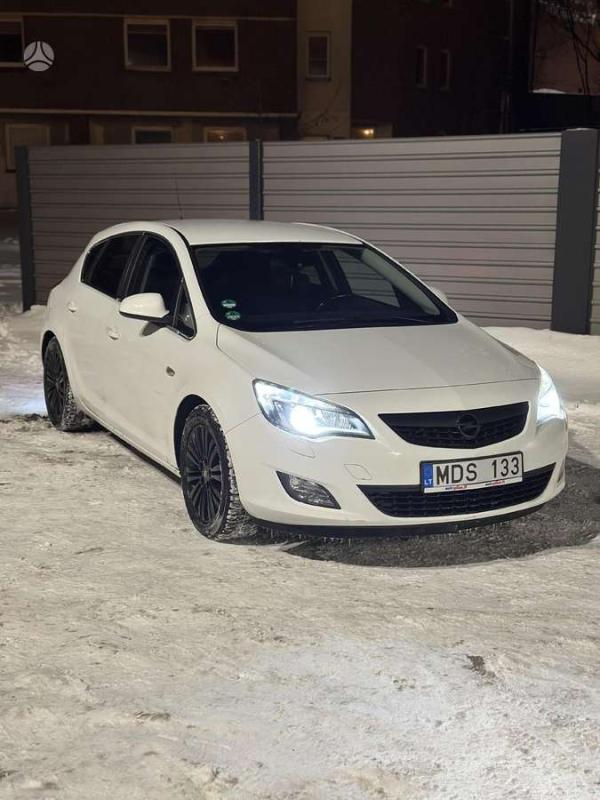 Balts Opel Astra 2011 Klaipėda, ar dzinēja tilpumu 1.69 L un nobraukumu 225 tūkst. km par 4500 €, foto 2 vietnē AUTOMOTO.COM.LV