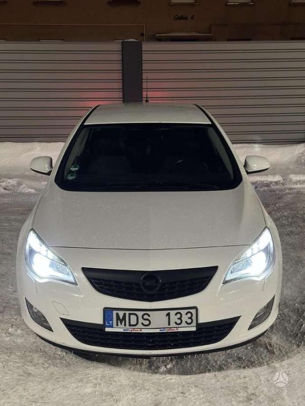 Balts Opel Astra 2011 Klaipėda, ar dzinēja tilpumu 1.69 L un nobraukumu 225 tūkst. km par 4500 €, foto 3 vietnē AUTOMOTO.COM.LV