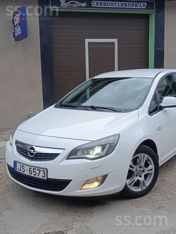 Balts Opel Astra 2011 Rīga, ar dzinēja tilpumu 2.00 L un nobraukumu 265 tūkst. km par 3700 €, foto 1 vietnē AUTOMOTO.COM.LV