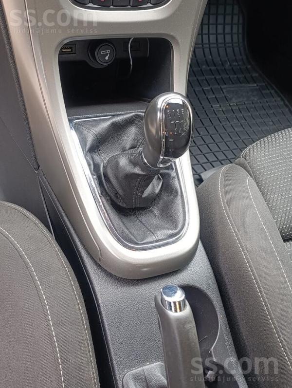 Balts Opel Astra 2011 Rīga, ar dzinēja tilpumu 2.00 L un nobraukumu 265 tūkst. km par 3700 €, foto 6 vietnē AUTOMOTO.COM.LV