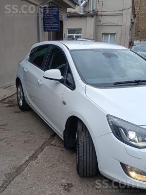 White Opel Astra 2011 in Riga, with an engine capacity of 2.00 L and mileage of 265 thousand km for 3700 €, photo 12 on AUTOMOTO.COM.LV