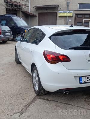 White Opel Astra 2011 in Riga, with an engine capacity of 2.00 L and mileage of 265 thousand km for 3700 €, photo 13 on AUTOMOTO.COM.LV