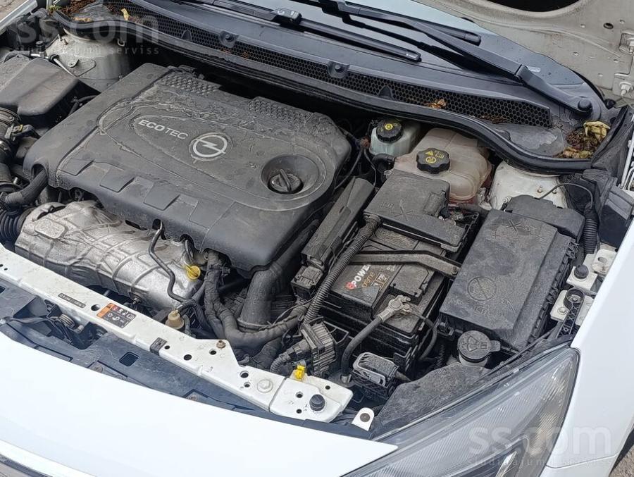 White Opel Astra 2011 in Riga, with an engine capacity of 2.00 L and mileage of 265 thousand km for 3700 €, photo 15 on AUTOMOTO.COM.LV