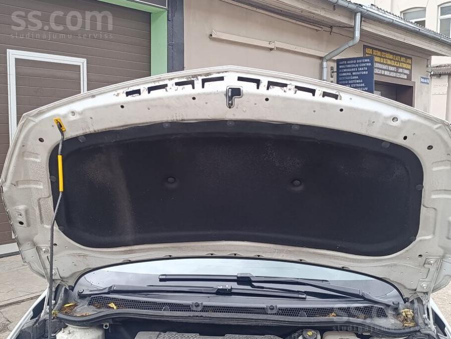 White Opel Astra 2011 in Riga, with an engine capacity of 2.00 L and mileage of 265 thousand km for 3700 €, photo 16 on AUTOMOTO.COM.LV