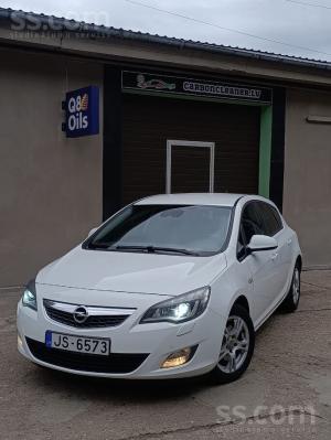 White Opel Astra 2011 in Riga, with an engine capacity of 2.00 L and mileage of 265 thousand km for 3700 €, photo 20 on AUTOMOTO.COM.LV
