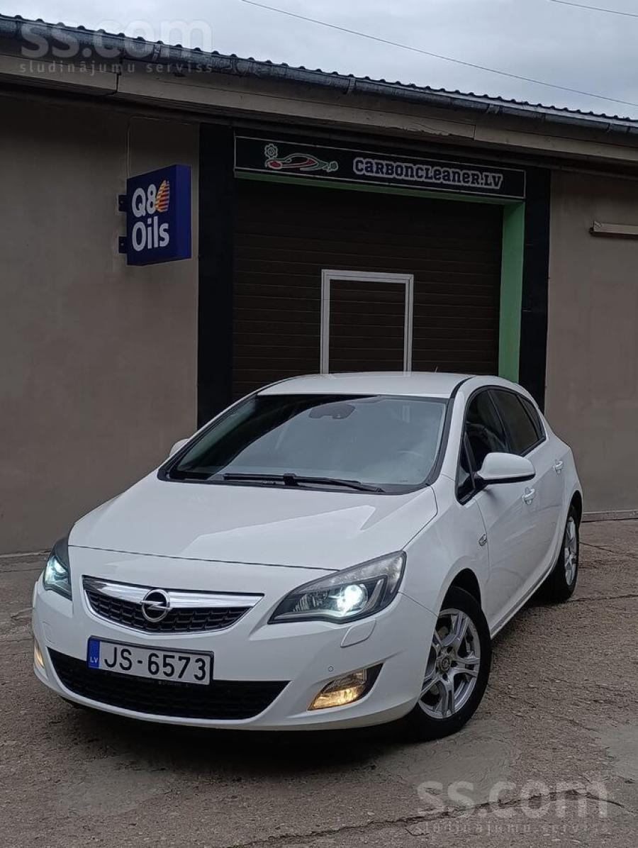 White Opel Astra 2011 in Riga, with an engine capacity of 2.00 L and mileage of 265 thousand km for 3700 €, photo 20 on AUTOMOTO.COM.LV