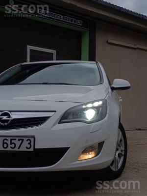 White Opel Astra 2011 in Riga, with an engine capacity of 2.00 L and mileage of 265 thousand km for 3700 €, photo 21 on AUTOMOTO.COM.LV
