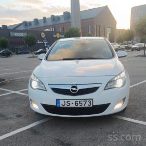 Balts Opel Astra 2011 Rīga, ar dzinēja tilpumu 2.00 L un nobraukumu 265 tūkst. km par 2600 €, foto 1 vietnē AUTOMOTO.COM.LV