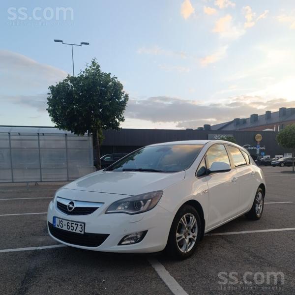 Balts Opel Astra 2011 Rīga, ar dzinēja tilpumu 2.00 L un nobraukumu 265 tūkst. km par 2600 €, foto 4 vietnē AUTOMOTO.COM.LV