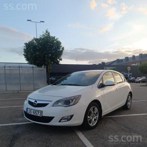 Balts Opel Astra 2011 Rīga, ar dzinēja tilpumu 2.00 L un nobraukumu 265 tūkst. km par 2600 €, foto 4 vietnē AUTOMOTO.COM.LV