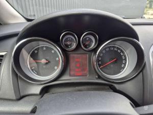White Opel Astra 2011 in Siauliai, with an engine capacity of 1.69 L and mileage of 260 thousand km for 2400 €, photo 6 on AUTOMOTO.COM.LV