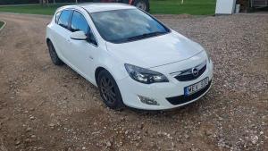Balts Opel Astra 2011 Šilalė, ar dzinēja tilpumu 1.69 L un nobraukumu 450 tūkst. km par 2100 €, foto  vietnē AUTOMOTO.COM.LV