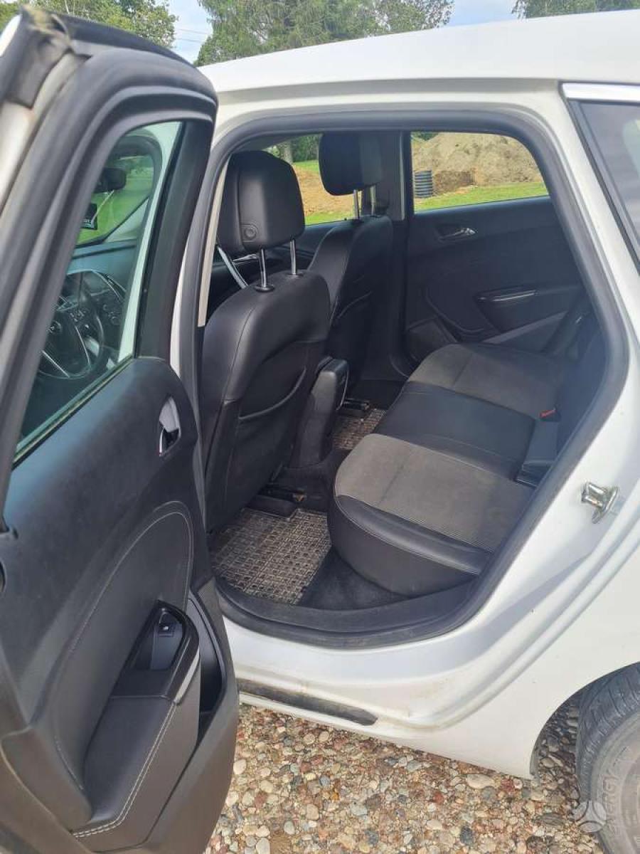 Balts Opel Astra 2011 Šilalė, ar dzinēja tilpumu 1.69 L un nobraukumu 450 tūkst. km par 2100 €, foto 9 vietnē AUTOMOTO.COM.LV