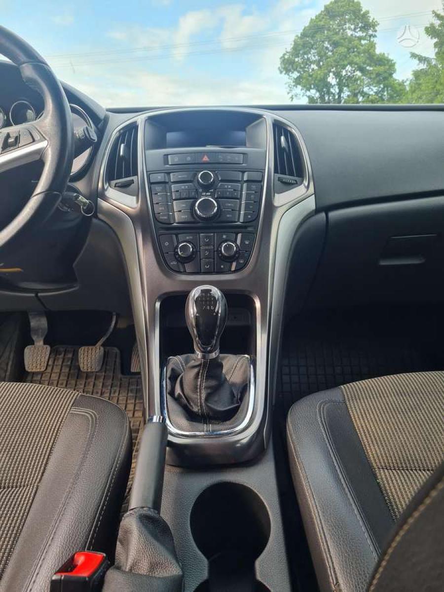 Balts Opel Astra 2011 Šilalė, ar dzinēja tilpumu 1.69 L un nobraukumu 450 tūkst. km par 2100 €, foto 13 vietnē AUTOMOTO.COM.LV