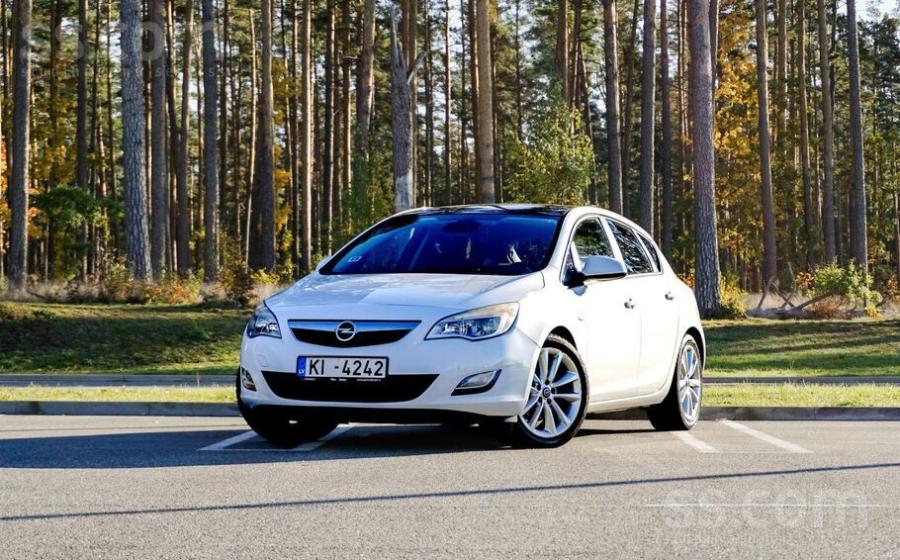 Balts Opel Astra 2012 Rīga, ar dzinēja tilpumu 1.70 L un nobraukumu 228 tūkst. km par 4390 €, foto 1 vietnē AUTOMOTO.COM.LV