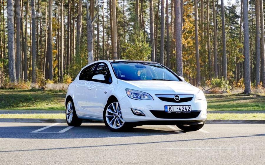 Balts Opel Astra 2012 Rīga, ar dzinēja tilpumu 1.70 L un nobraukumu 228 tūkst. km par 4390 €, foto 2 vietnē AUTOMOTO.COM.LV