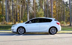 Balts Opel Astra 2012 Rīga, ar dzinēja tilpumu 1.70 L un nobraukumu 228 tūkst. km par 4390 €, foto 4 vietnē AUTOMOTO.COM.LV