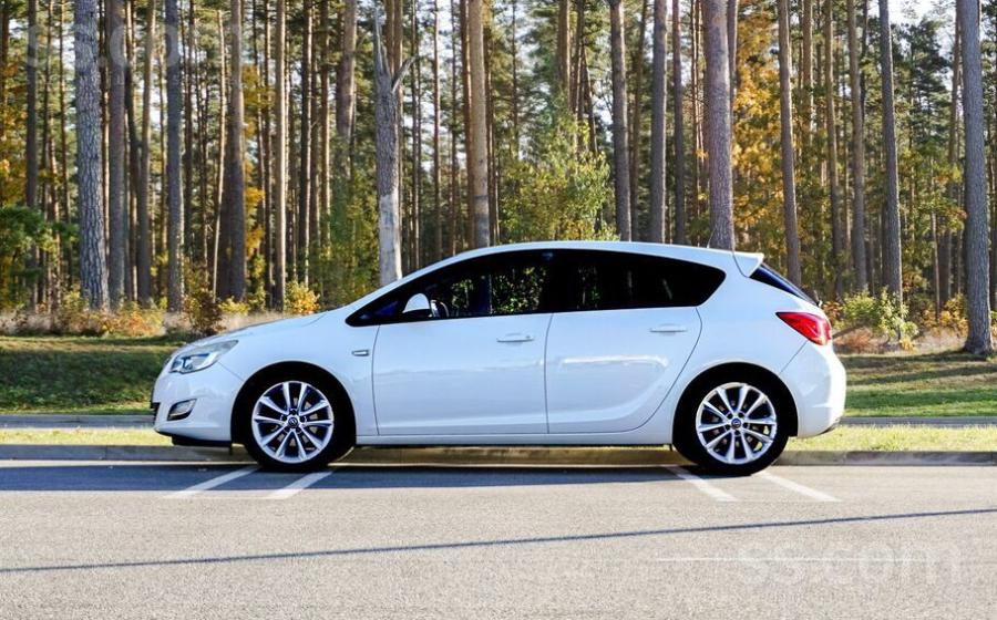 Balts Opel Astra 2012 Rīga, ar dzinēja tilpumu 1.70 L un nobraukumu 228 tūkst. km par 4390 €, foto 4 vietnē AUTOMOTO.COM.LV