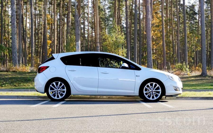 Balts Opel Astra 2012 Rīga, ar dzinēja tilpumu 1.70 L un nobraukumu 228 tūkst. km par 4390 €, foto 8 vietnē AUTOMOTO.COM.LV