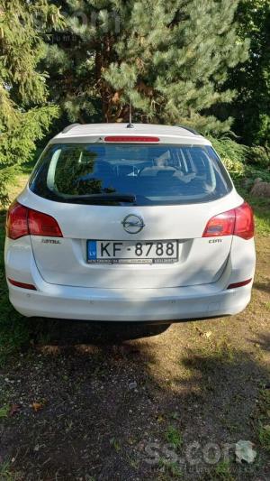White Opel Astra 2012 in Riga, with an engine capacity of 1.90 L and mileage of 443 thousand km for 2500 €, photo 6 on AUTOMOTO.COM.LV