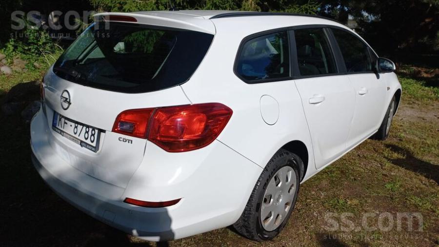 White Opel Astra 2012 in Riga, with an engine capacity of 1.90 L and mileage of 443 thousand km for 2500 €, photo 9 on AUTOMOTO.COM.LV