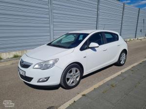 Balts Opel Astra 2012 Panevēža, ar dzinēja tilpumu 1.70 L un nobraukumu 252 tūkst. km par 2350 €, foto  vietnē AUTOMOTO.COM.LV