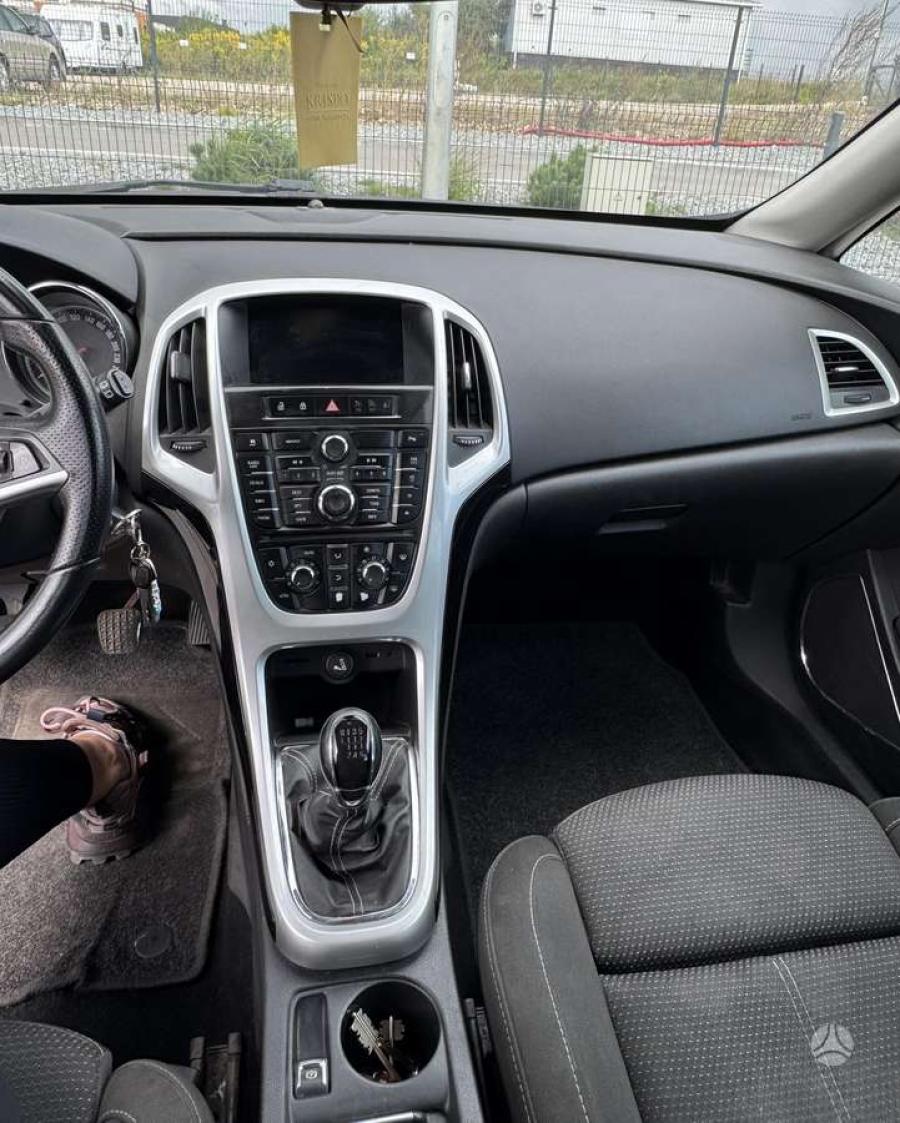 Balts Opel Astra 2012 Kauņa, ar dzinēja tilpumu 1.36 L un nobraukumu 339 tūkst. km par 2777 €, foto 4 vietnē AUTOMOTO.COM.LV