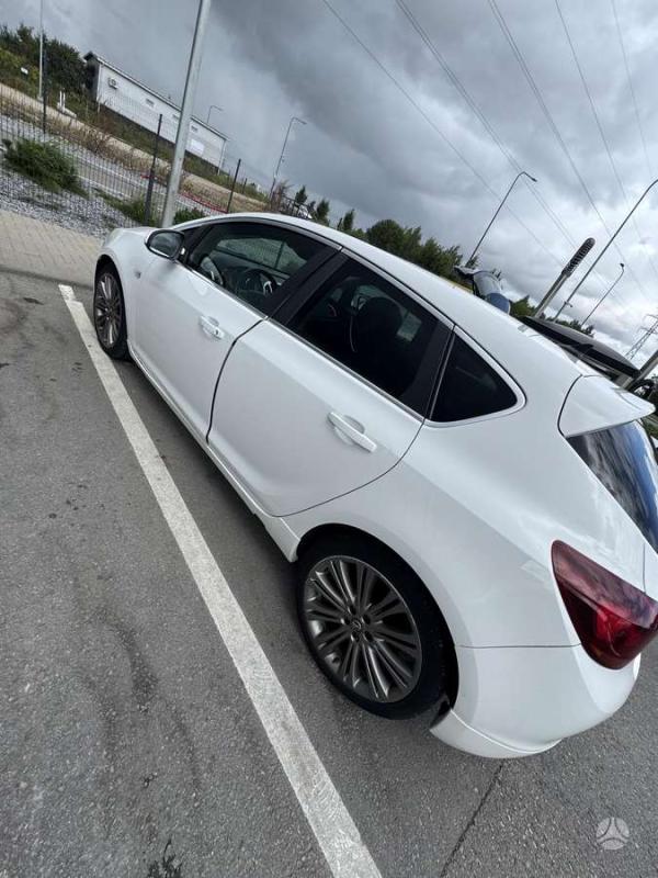 Balts Opel Astra 2012 Kauņa, ar dzinēja tilpumu 1.36 L un nobraukumu 339 tūkst. km par 2777 €, foto 7 vietnē AUTOMOTO.COM.LV