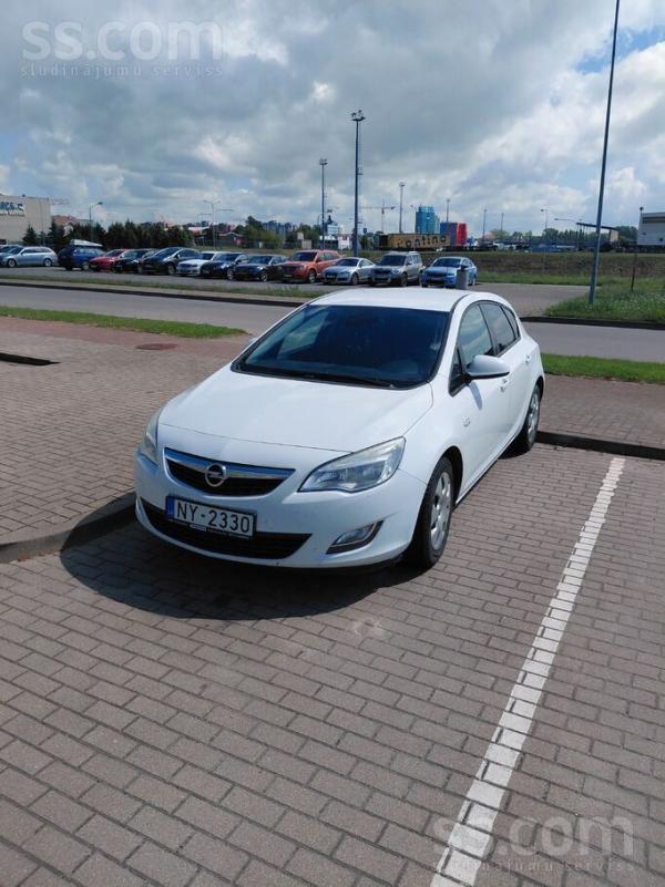 Balts Opel Astra 2012 Daugavpils, ar dzinēja tilpumu 1.30 L un nobraukumu 330 tūkst. km par 1600 €, foto 1 vietnē AUTOMOTO.COM.LV