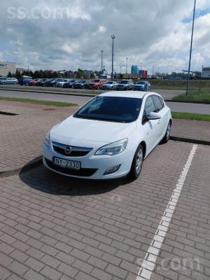 Balts Opel Astra 2012 Daugavpils, ar dzinēja tilpumu 1.30 L un nobraukumu 330 tūkst. km par 1600 €, foto  vietnē AUTOMOTO.COM.LV