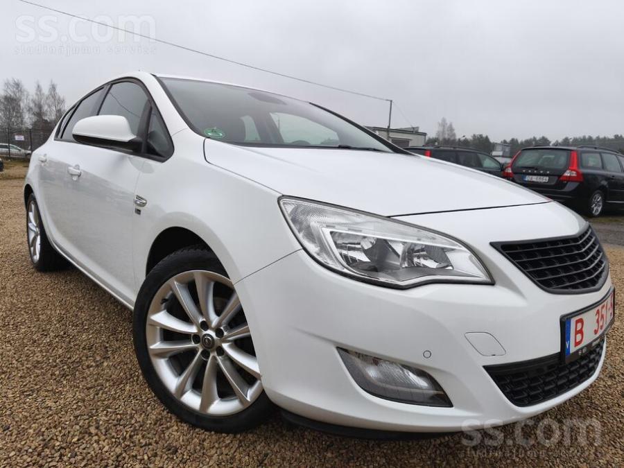Balts Opel Astra 2013 Rīga, ar dzinēja tilpumu 1.40 L un nobraukumu 0 tūkst. km par 4990 €, foto 2 vietnē AUTOMOTO.COM.LV