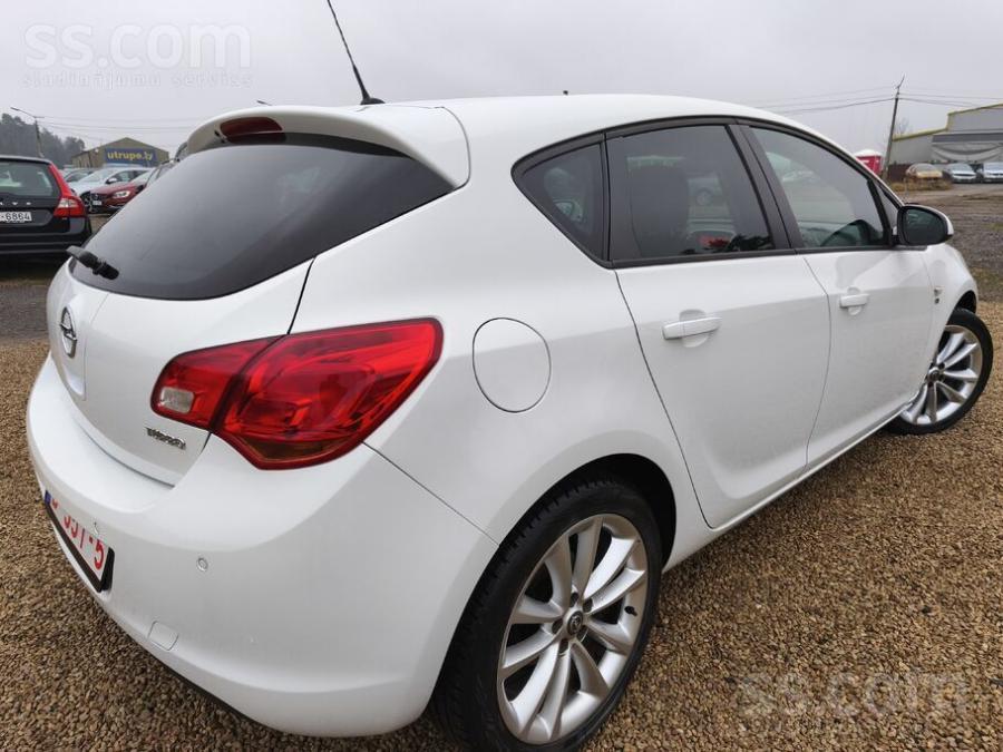 Balts Opel Astra 2013 Rīga, ar dzinēja tilpumu 1.40 L un nobraukumu 0 tūkst. km par 4990 €, foto 4 vietnē AUTOMOTO.COM.LV