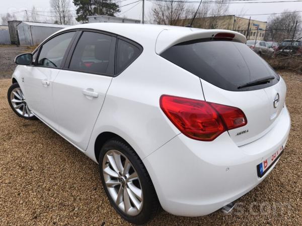 White Opel Astra 2013 in Riga, with an engine capacity of 1.40 L and mileage of 0 thousand km for 5300 €, photo 5 on AUTOMOTO.COM.LV