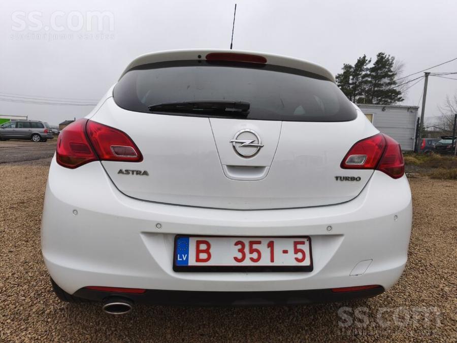 Balts Opel Astra 2013 Rīga, ar dzinēja tilpumu 1.40 L un nobraukumu 0 tūkst. km par 4990 €, foto 6 vietnē AUTOMOTO.COM.LV