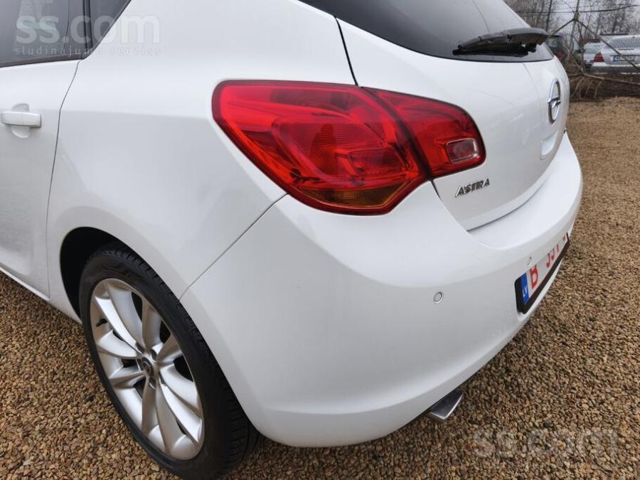 Balts Opel Astra 2013 Rīga, ar dzinēja tilpumu 1.40 L un nobraukumu 0 tūkst. km par 4990 €, foto 25 vietnē AUTOMOTO.COM.LV