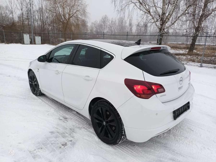 Balts Opel Astra 2013 Marijampole, ar dzinēja tilpumu 1.69 L un nobraukumu 163 tūkst. km par 3800 €, foto 4 vietnē AUTOMOTO.COM.LV