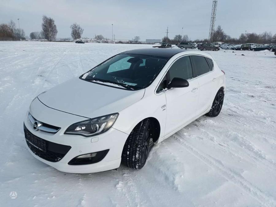 White Opel Astra 2013 in Marijampole, with an engine capacity of 1.69 L and mileage of 163 thousand km for 3900 €, photo 1 on AUTOMOTO.COM.LV