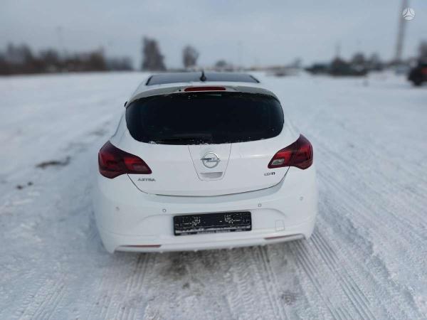 White Opel Astra 2013 in Marijampole, with an engine capacity of 1.69 L and mileage of 163 thousand km for 3900 €, photo 6 on AUTOMOTO.COM.LV