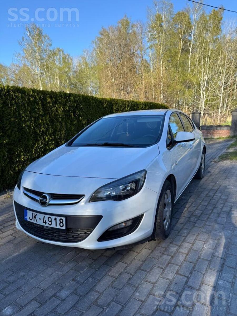 White Opel Astra 2013 in Riga, with an engine capacity of 1.70 L and mileage of 176 thousand km for 3300 €, photo 1 on AUTOMOTO.COM.LV