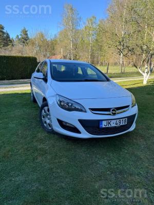 White Opel Astra 2013 in Riga, with an engine capacity of 1.70 L and mileage of 176 thousand km for 3300 €, photo 3 on AUTOMOTO.COM.LV