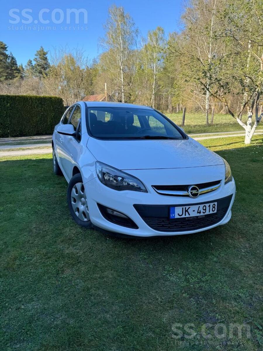 White Opel Astra 2013 in Riga, with an engine capacity of 1.70 L and mileage of 176 thousand km for 3300 €, photo 3 on AUTOMOTO.COM.LV