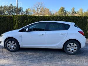 White Opel Astra 2013 in Riga, with an engine capacity of 1.70 L and mileage of 176 thousand km for 3300 €, photo 5 on AUTOMOTO.COM.LV