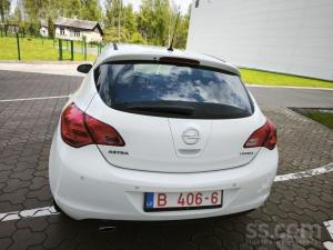 White Opel Astra 2013 in Riga, with an engine capacity of 1.40 L and mileage of 156 thousand km for 5900 €, photo 8 on AUTOMOTO.COM.LV