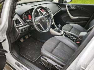 White Opel Astra 2013 in Riga, with an engine capacity of 1.40 L and mileage of 156 thousand km for 5900 €, photo 12 on AUTOMOTO.COM.LV